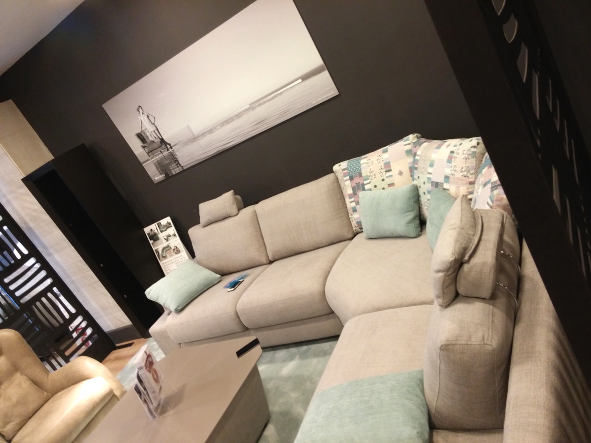 Famaliving Barcelona llega a la Av. Diagonal. - Noticias | Fama Sofás